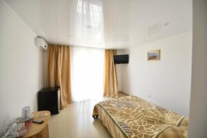 Gostinny Dvor Chernomorsky 18 (Черноморская улица No:18, поселок городского типа Затока), otel  Odessa Bölgesi'nden