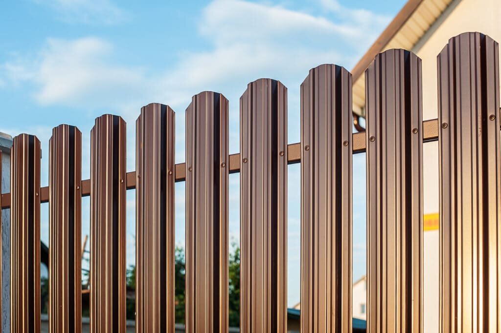 Çatı ve çatı materyalleri Uralsky zavod krovelnykh materialov, Pervouralsk, foto