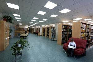 Central City Library named after M. K. Anisimkova (ulitsa Druzhby Narodov No:22), kütüphaneler  Nijnevartovsk'tan