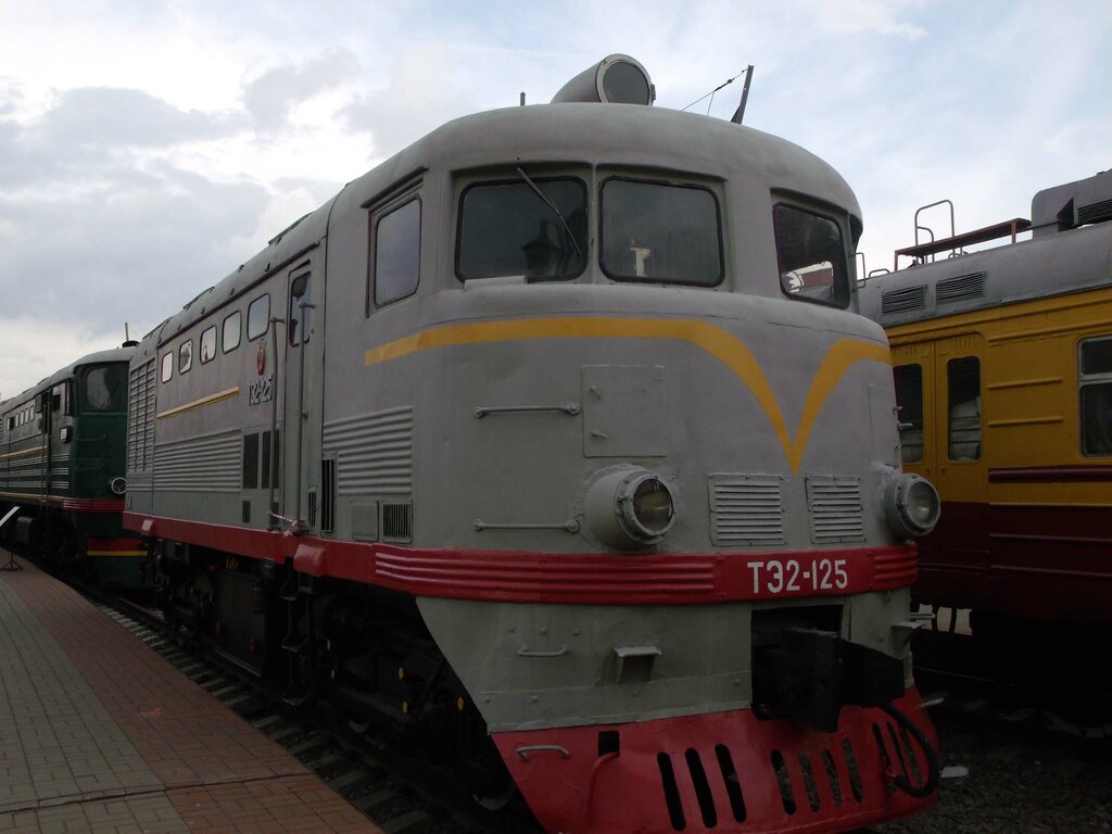 Park, sokak heykeli Тепловоз ТЭ2, Moskova, foto