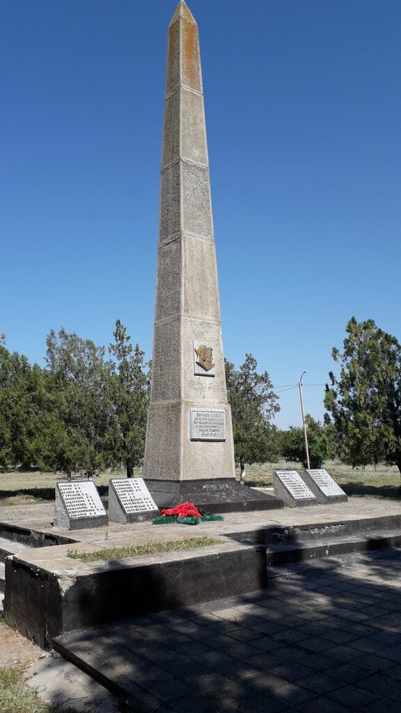 Anıt, heykel Обелиск жителям села, погибшим в Великой Отечественной войне, Kırım Cumhuriyeti, foto