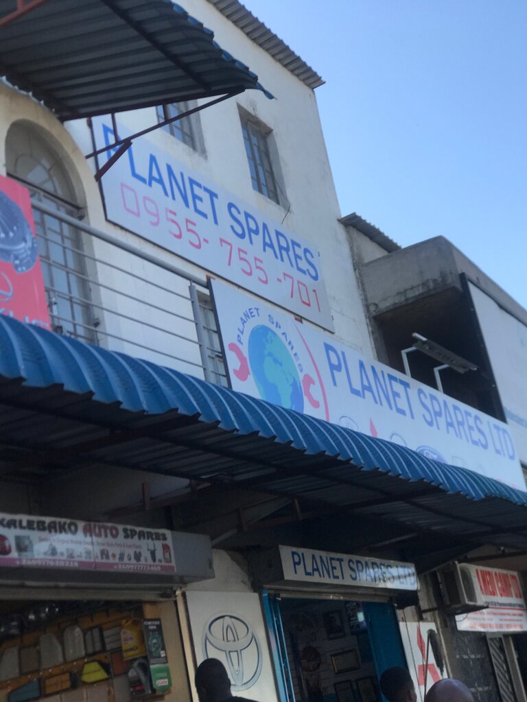 Otomobil yedek parçaları Planet Spares, Lusaka, foto
