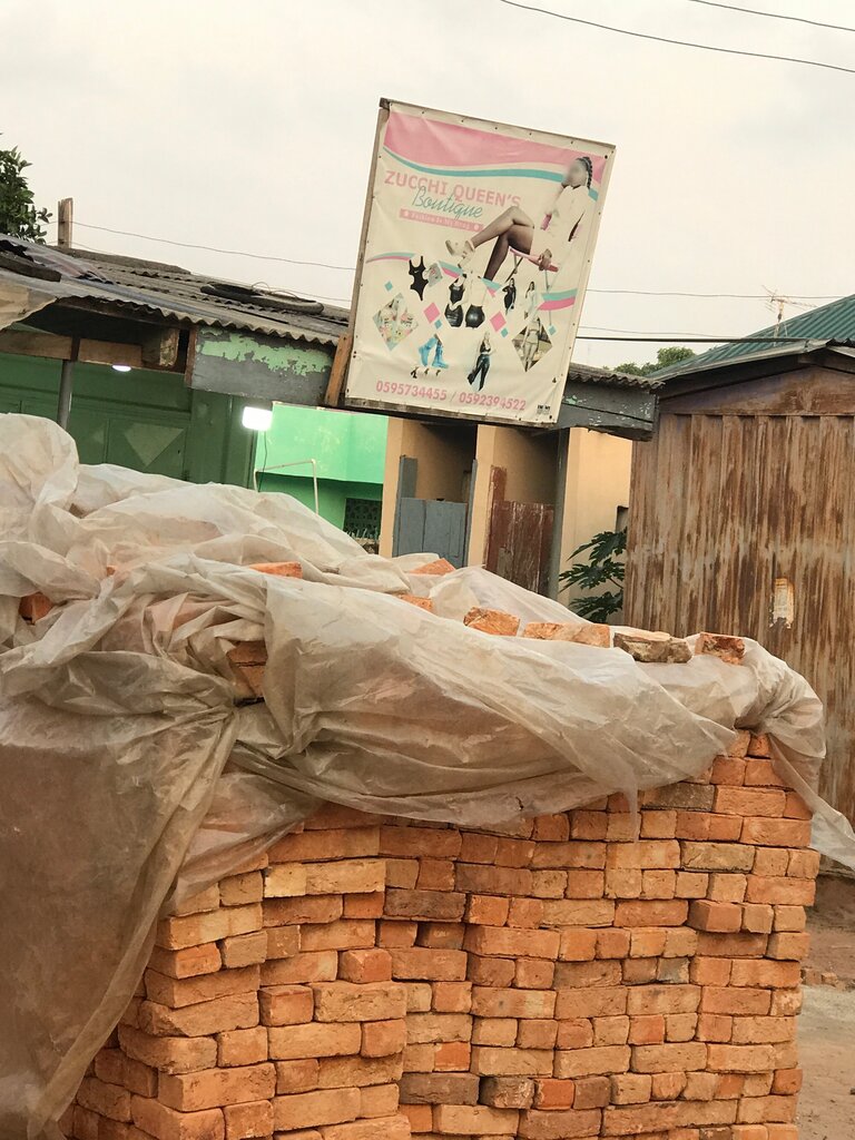 Giyim mağazası Zucchi queens, Dünya, foto