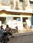 Le grand (Brazzaville, Commune de Poto-Poto, Avenue Miadeka), yapı mağazası  Brazzaville'den