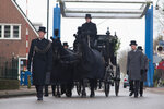 Landheer Stukhuster (Friesland, Boarnsterhim, Wartena), cenaze hizmetleri  Friesland'dan