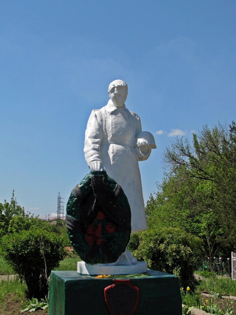 Anıt, heykel Братская могила, Mariupol, foto