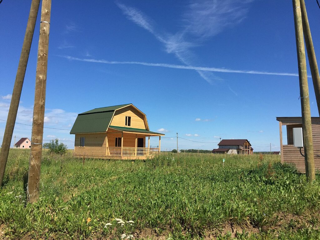 Yazlık ev inşaatı Kottedzhnyj poselok Lesnaya privilegiya, Saint‑Petersburg ve Leningradskaya oblastı, foto