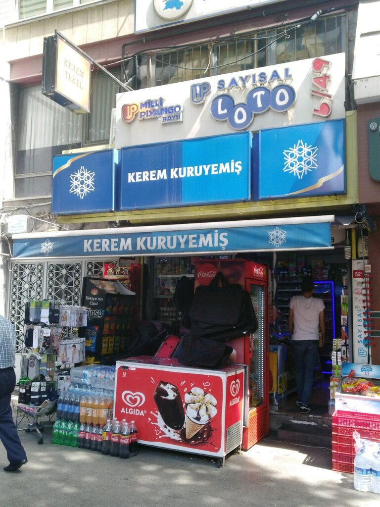 Alkollü içecekler Kerem Tekel ve Kuruyemiş, İstanbul, foto