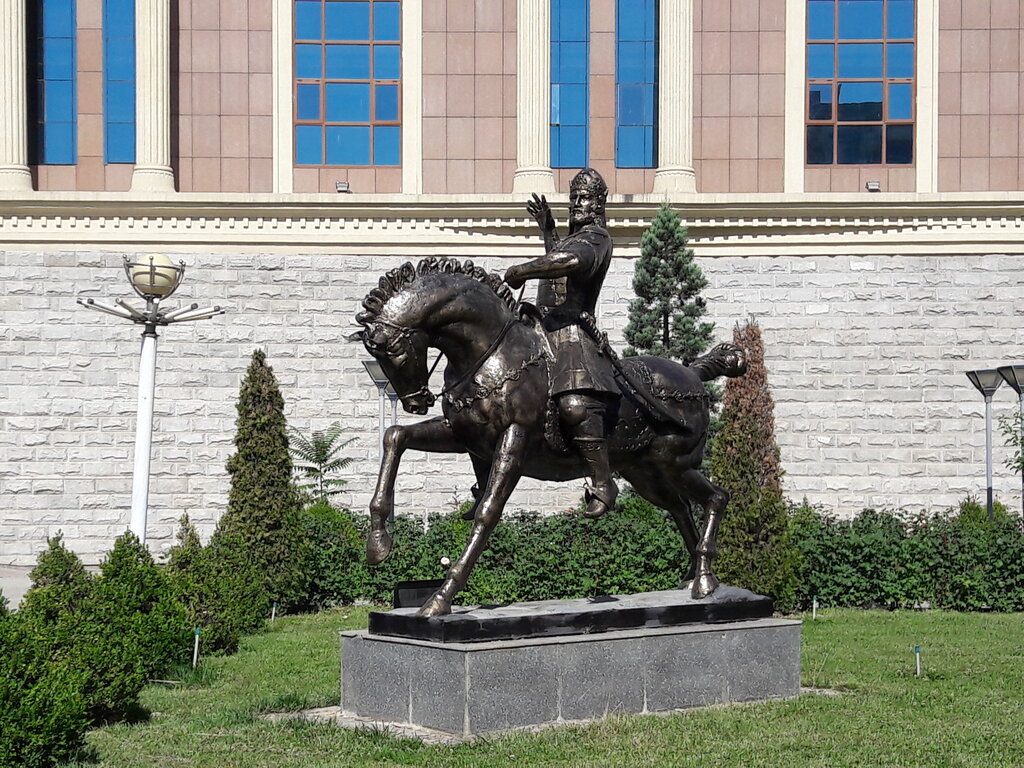 Anıt, heykel Yakup Lays Seffari, Duşanbe, foto