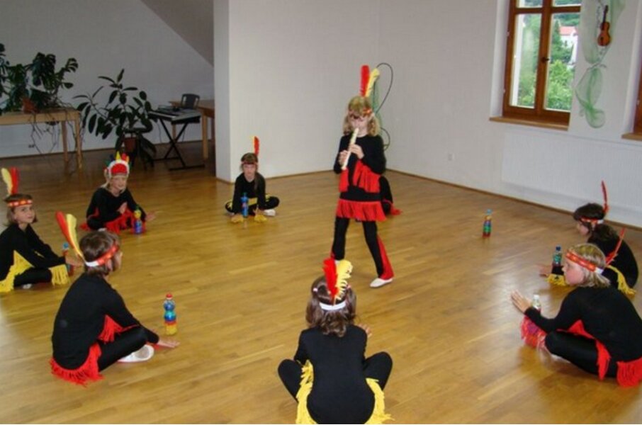 i̇lkokul Základní umělecká škola Melodie, S. R. O., Hradec Kralove Bölgesi, foto