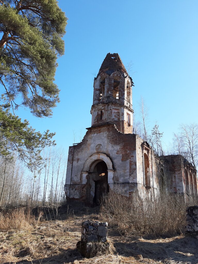 Unutulmaz olayların yeri Спас-Оскуйский погост, Novgorodskaya oblastı, foto