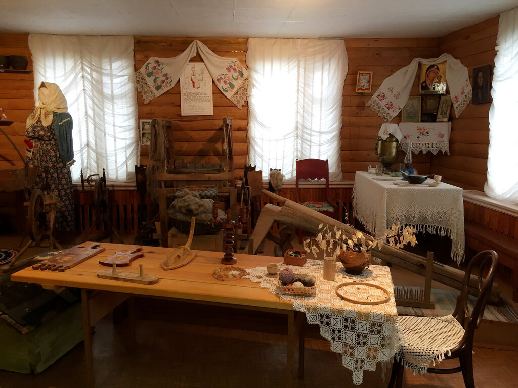 Müzeler ve sanat galerileri Музей краеведения с. Марёво, Novgorodskaya oblastı, foto