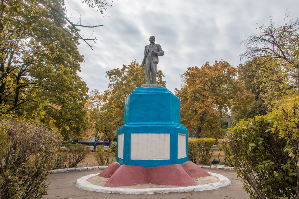 Anıt, heykel В.И. Ленин, Antracit, foto