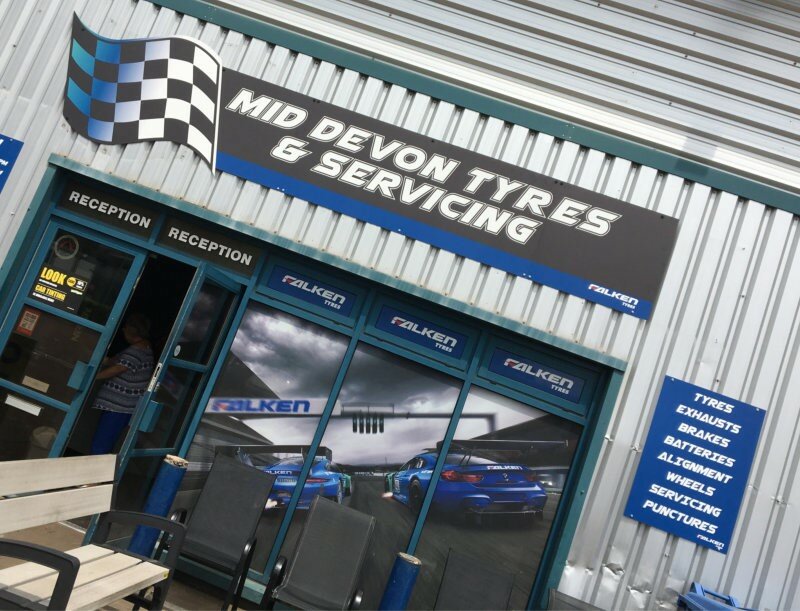 Otomobil ekspertizi Mid Devon Tyres & Sevicing Exeter, Exeter, foto