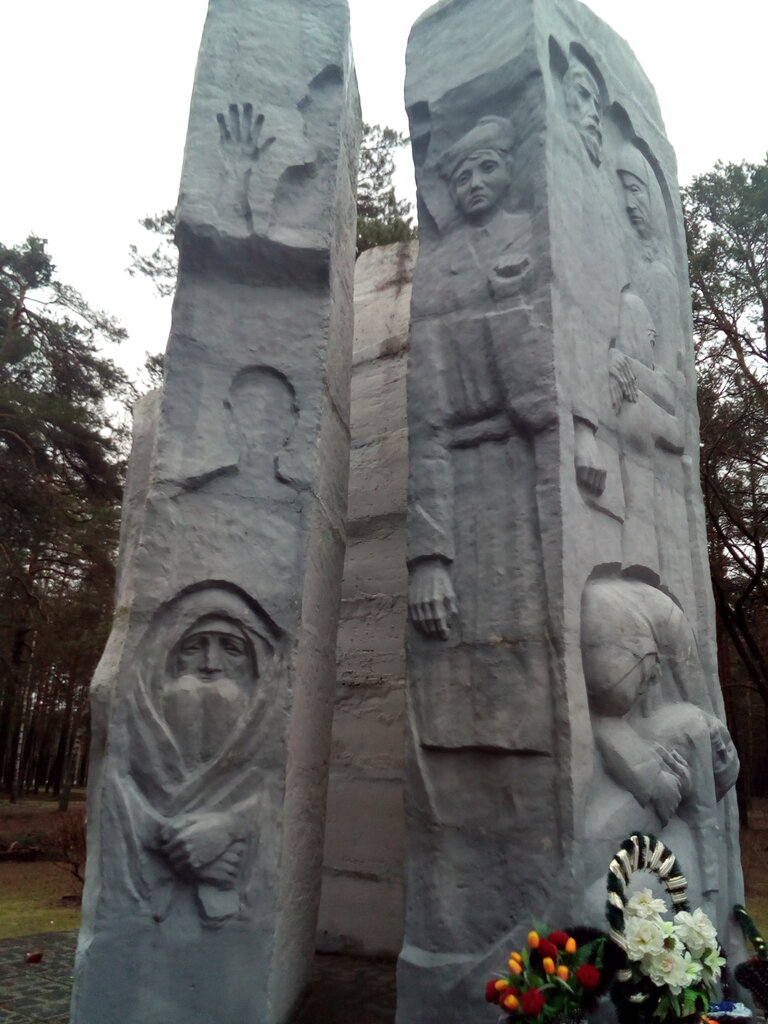 Anıt, heykel Мемориальный комплекс узникам Озаричского лагеря смерти, Gomelskaya oblastı, foto