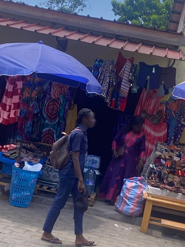 Giyim pazarı Boutique Maman Mokondzi, Brazzaville, foto