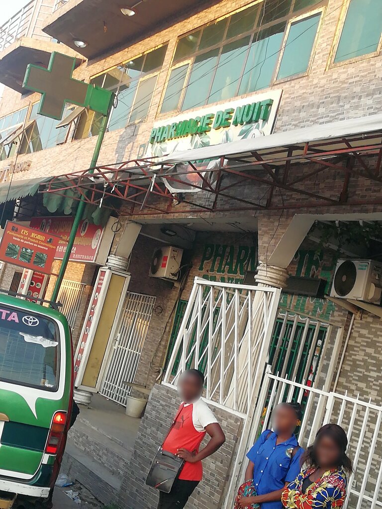 Eczaneler Pharmacie d3 Nuit, Brazzaville, foto