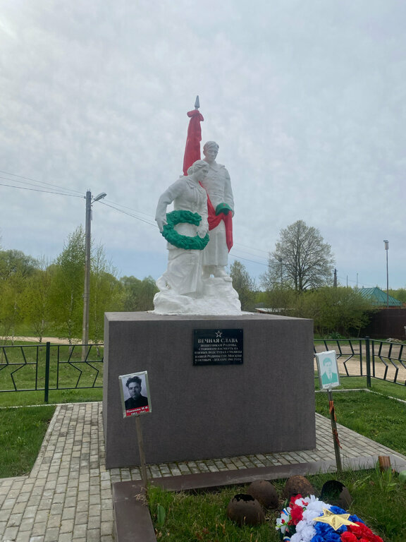 Anıt, heykel Памятник, Kalujskaya oblastı, foto