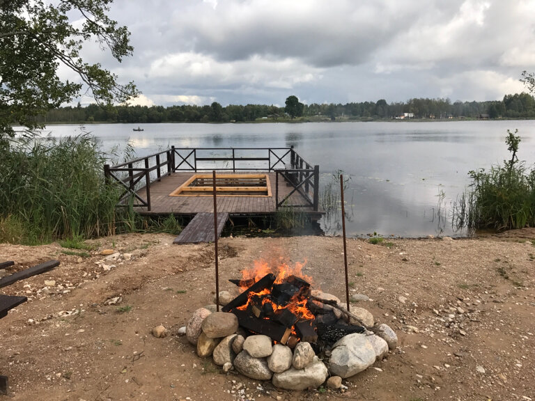 Piknik alanı Площадка для палатки, Pskovskaya oblastı, foto