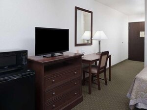 Super 8 by Wyndham Kalispell Glacier National Park (Montana, Lincoln County, 1st Avenue East), otel  Kalispell'den