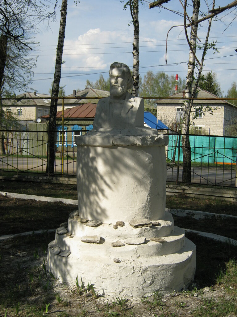 Anıt, heykel Илья Ильич Мечников, Kuznetsk, foto