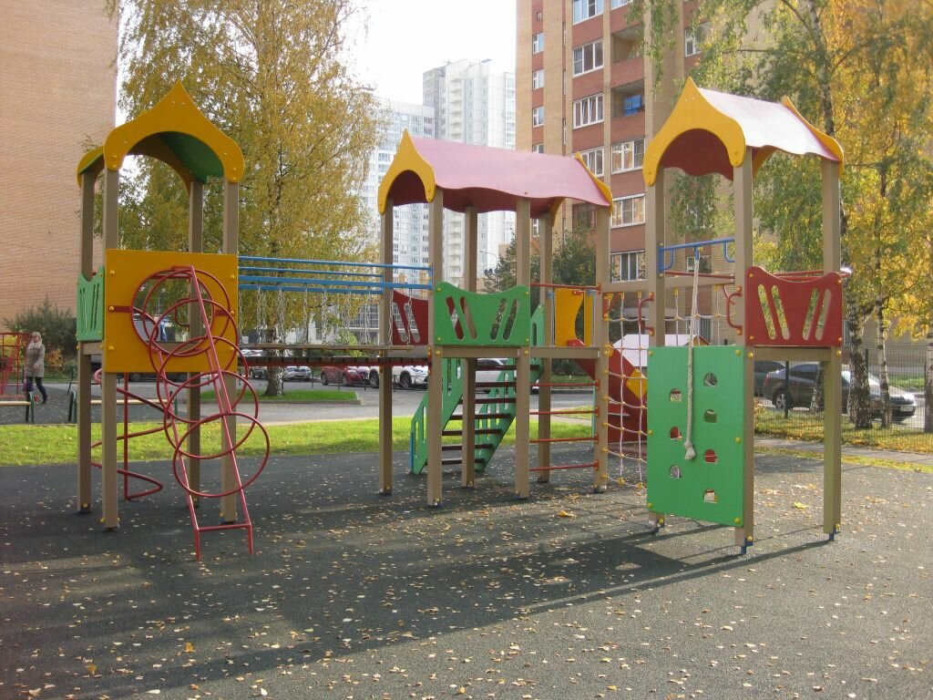 Çocuk oyun ekipmanları Mospark, Mordovya, foto