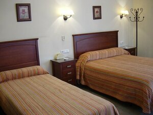 Hostal Colón (Calle Infante Don Fernando No:31, Antequera), otel