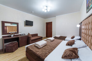 Leonsia Family Hotel (Barkhannaya ulitsa No:11А, selo Vityazevo), otel  Krasnodarski krayından