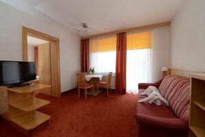 Strandhotel Faak (Carinthia, Villach-Land, Finkenstein am Faaker See, Seestraße, 2), otel  Karintiya'dan