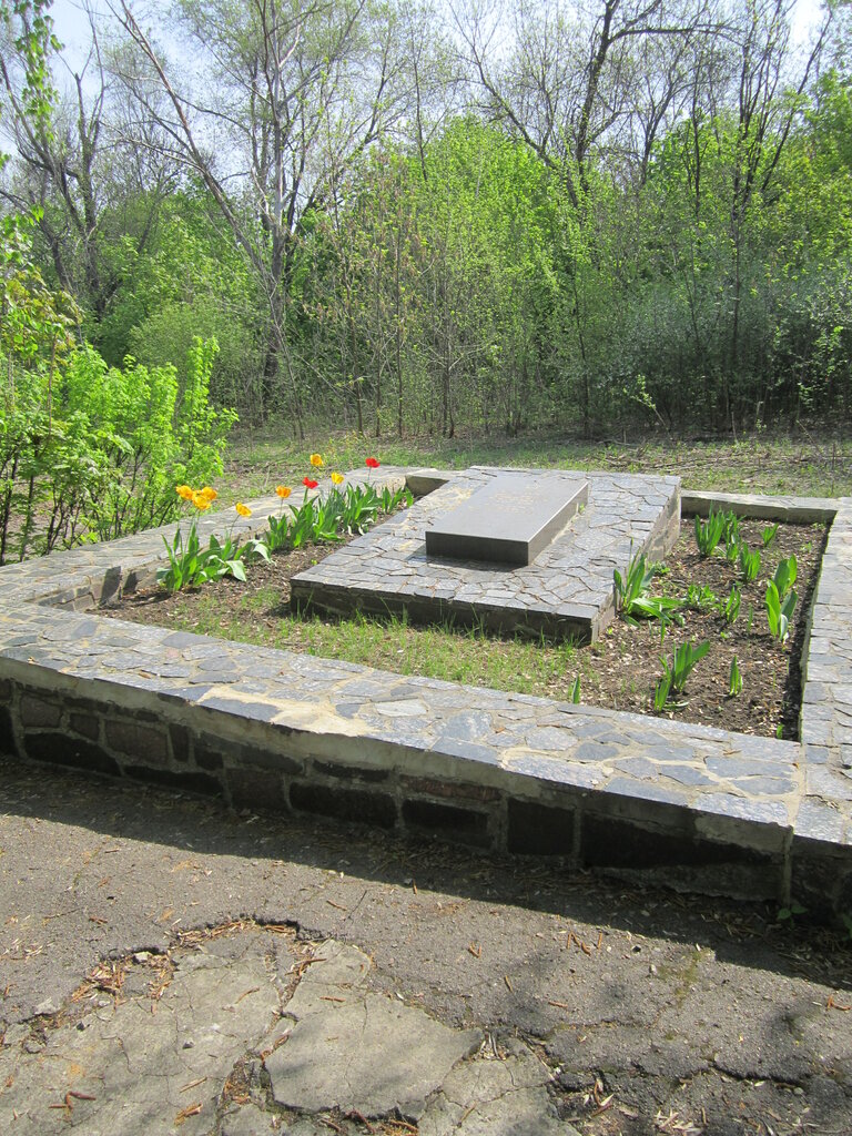 Anıt, heykel Братская могила, Donetsk, foto