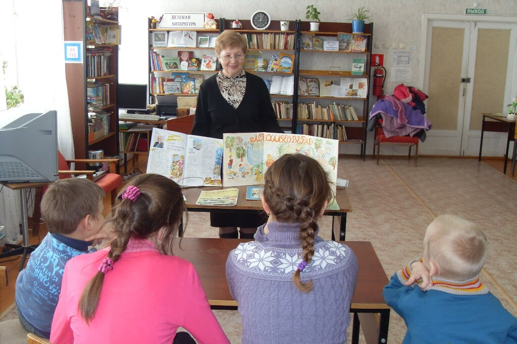Kütüphaneler Mbuk Kirovo-Chepetskaya rayonnaya tsentralizovannaya bibliotechnaya sistema Fedyakovskaya biblioteka, Kirovskaya oblastı, foto
