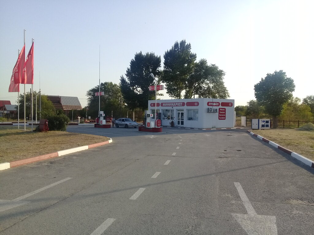 Benzin istasyonu Lukojl, Surovikino, foto