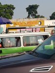 Ets le pneu (Brazzaville, Commune de Bacongo, Rue Djouari), oto aksesuarları  Brazzaville'den