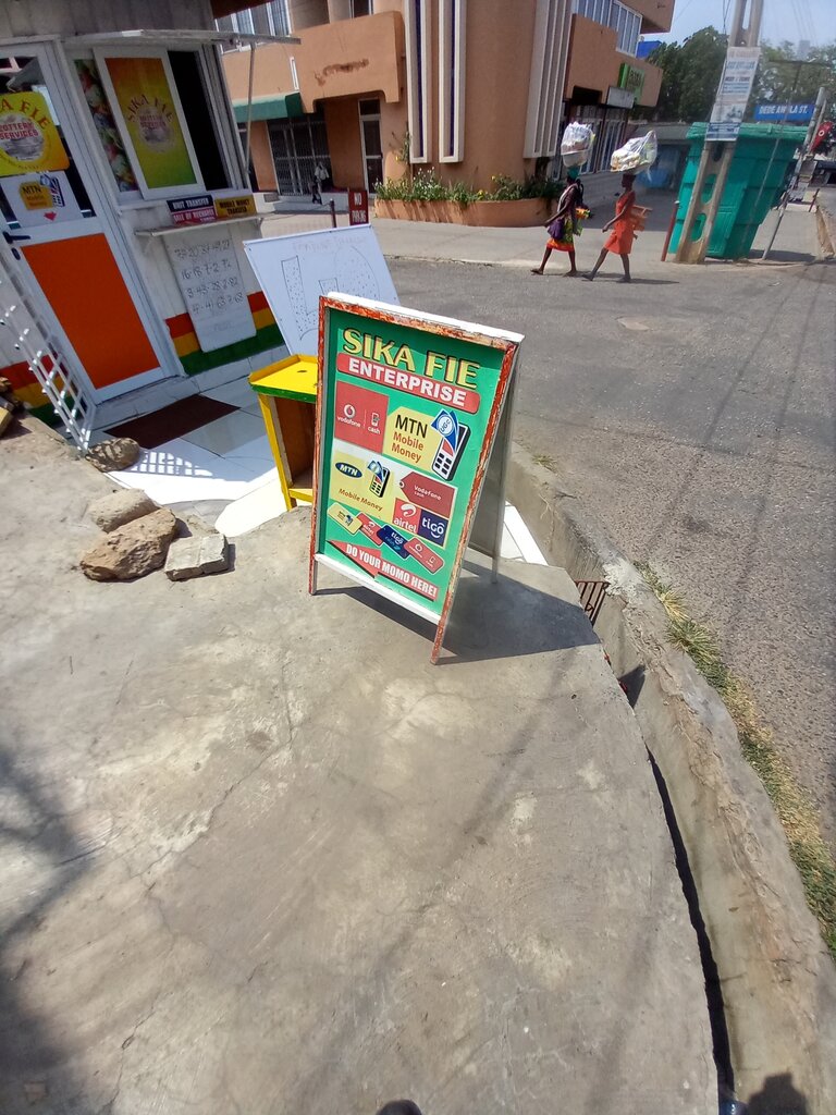 Para transferleri Sika Fie, Akra, foto