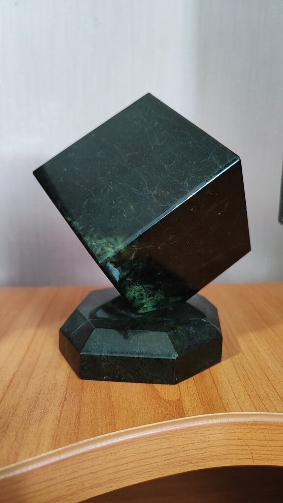 Dekorasyon ve süsleme, onur panosu Чёрный куб, Saint‑Petersburg, foto