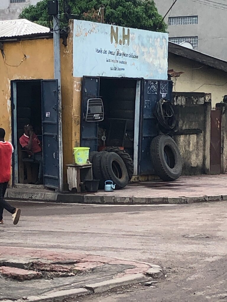 Jant ve lastikçiler Nh, Brazzaville, foto