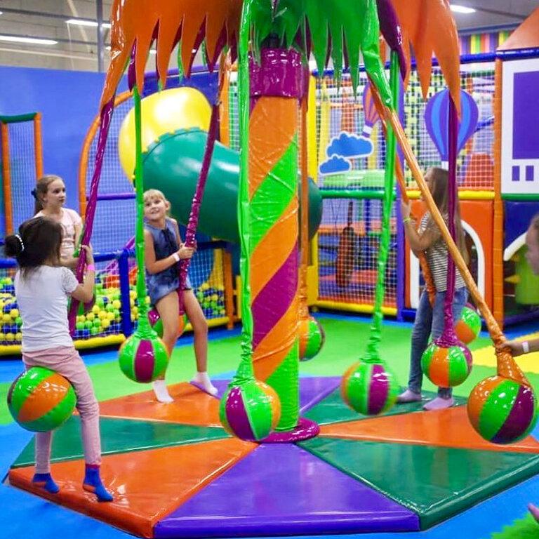 Oyun alanı Labirint Land, Krasnodarski krayı, foto