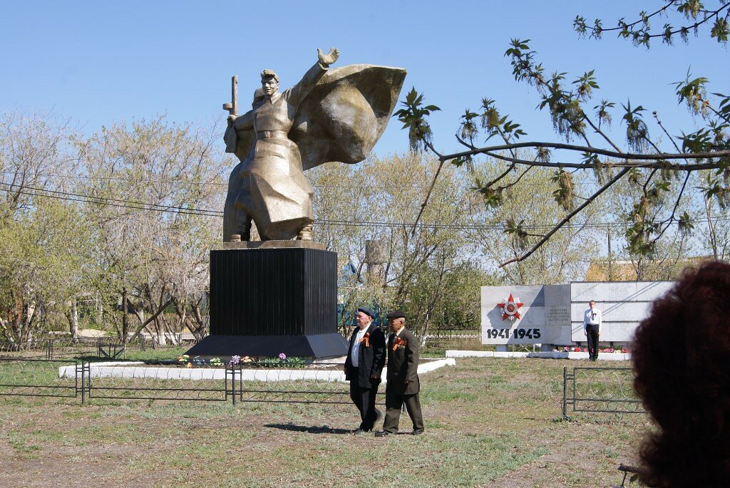Anıt, heykel Воин-освободитель, Çeliabinskaya oblastı, foto