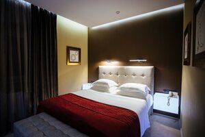LH Hotel&Spa (ploshcha Yevhena Petrushevycha No:1, Lviv), otel  Lviv'den