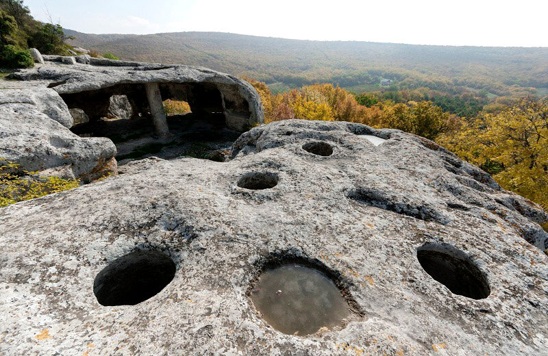 Heykel ve mezarlık taşı üreticileri Пещерный город Эски-Кермен, Kırım Cumhuriyeti, foto