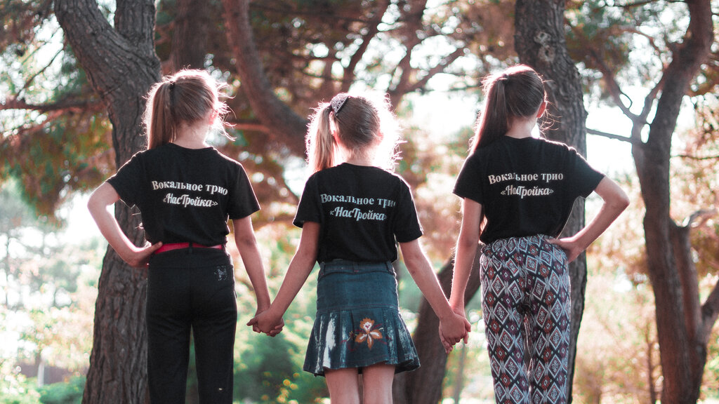 Müzik ve dans grupları Vocal trio of UsThree, Krasnodarski krayı, foto