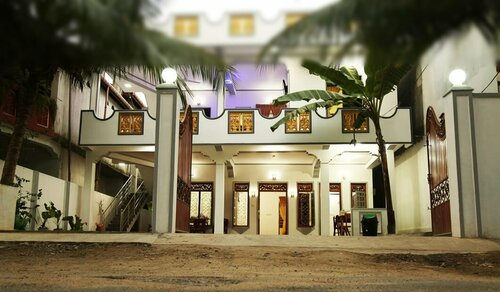 City Lagoon Guest House, hotel, 92/10 Poompukar Street Batticaloa 30000 ...