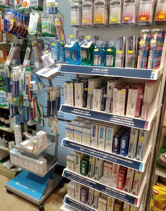 Eczaneler Farmacia San Francesco, Sardunya, foto