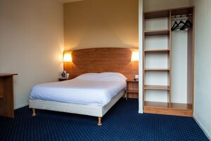 Ibis Budget Bourgoin Jallieu Centre (Avenue d'Italie No:21), otel  Bourgoin‑Jallieu'den