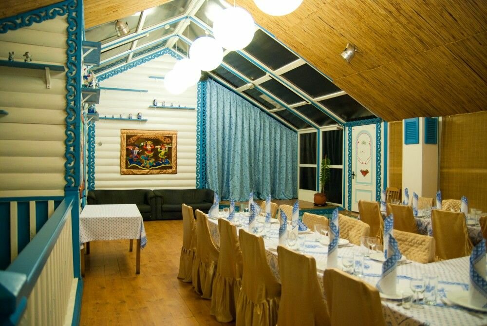 Restoran Troye Iz Lartsa, Moskova, foto