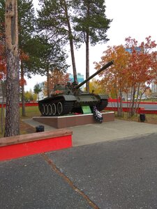 Танк Т-55 (Yamalo-Nenets Autonomous Area, Noyabrsk, Pamyati Square), teknoloji anıtı  Noyabrsk'dan