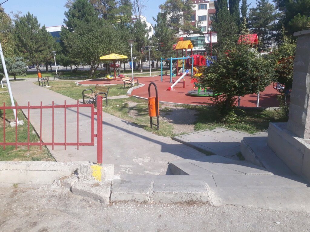 Parklar ve ormanlar Şehit Sabri Kartal Parkı, Ankara, foto