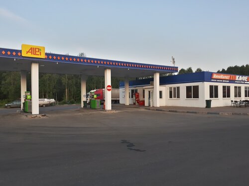 Benzin istasyonu Alpi, Karelya, foto