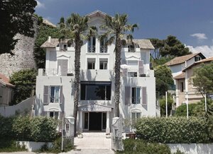 Key Largo (Corniche Bonaparte No:19, Bandol), otel