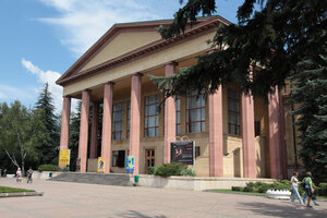 Stavropol Academic Drama Theater named after M.Yu. Lermontov (ploshchad Lenina No:1, Stavropol), tiyatrolar  Stavropol'dan